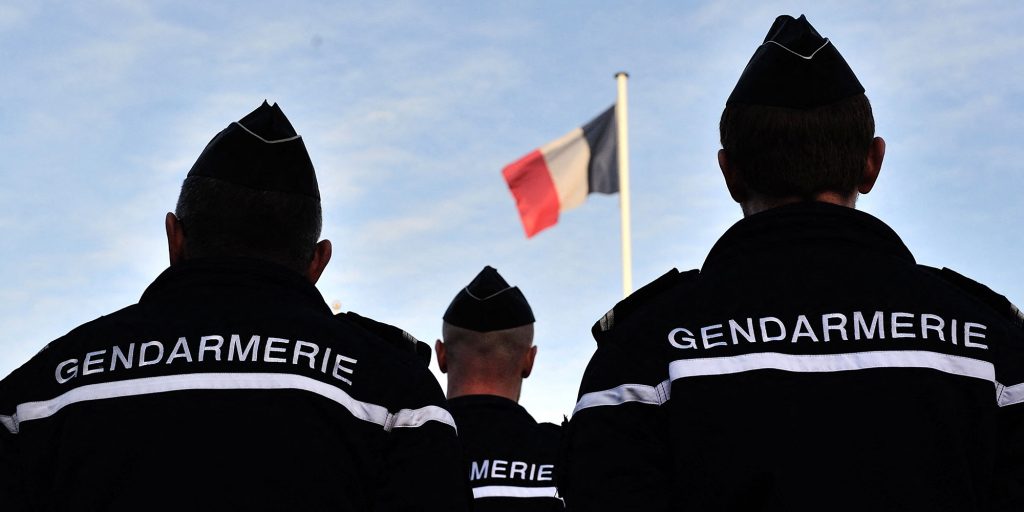 Populaire - Le Pandore et la Gendarmerie