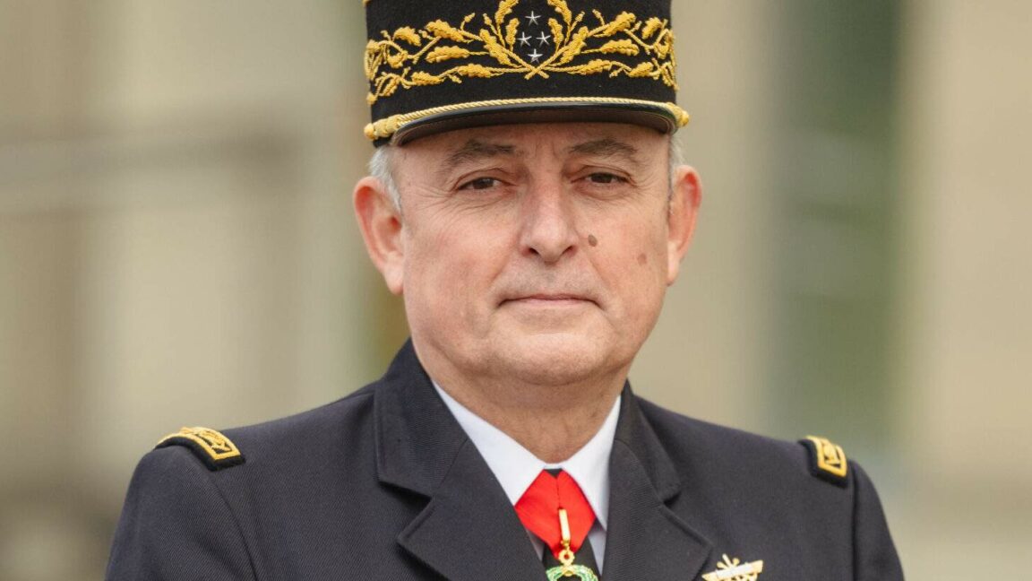 Priorités et défis de la Gendarmerie. Le nouveau DGGN, Le général d’armée Hubert Bonneau ...